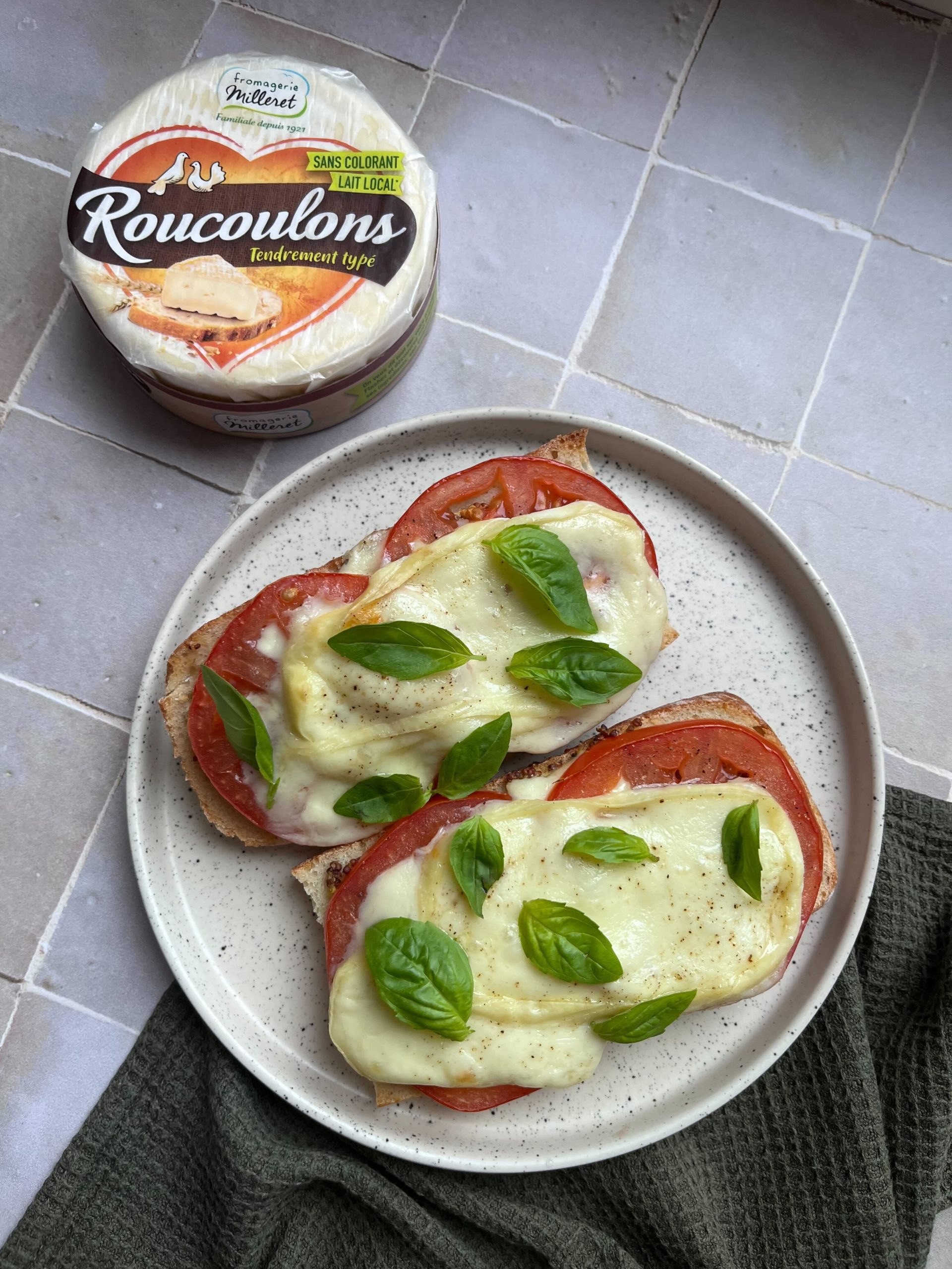 Toast tomate et Roucoulons - Fromagerie Milleret